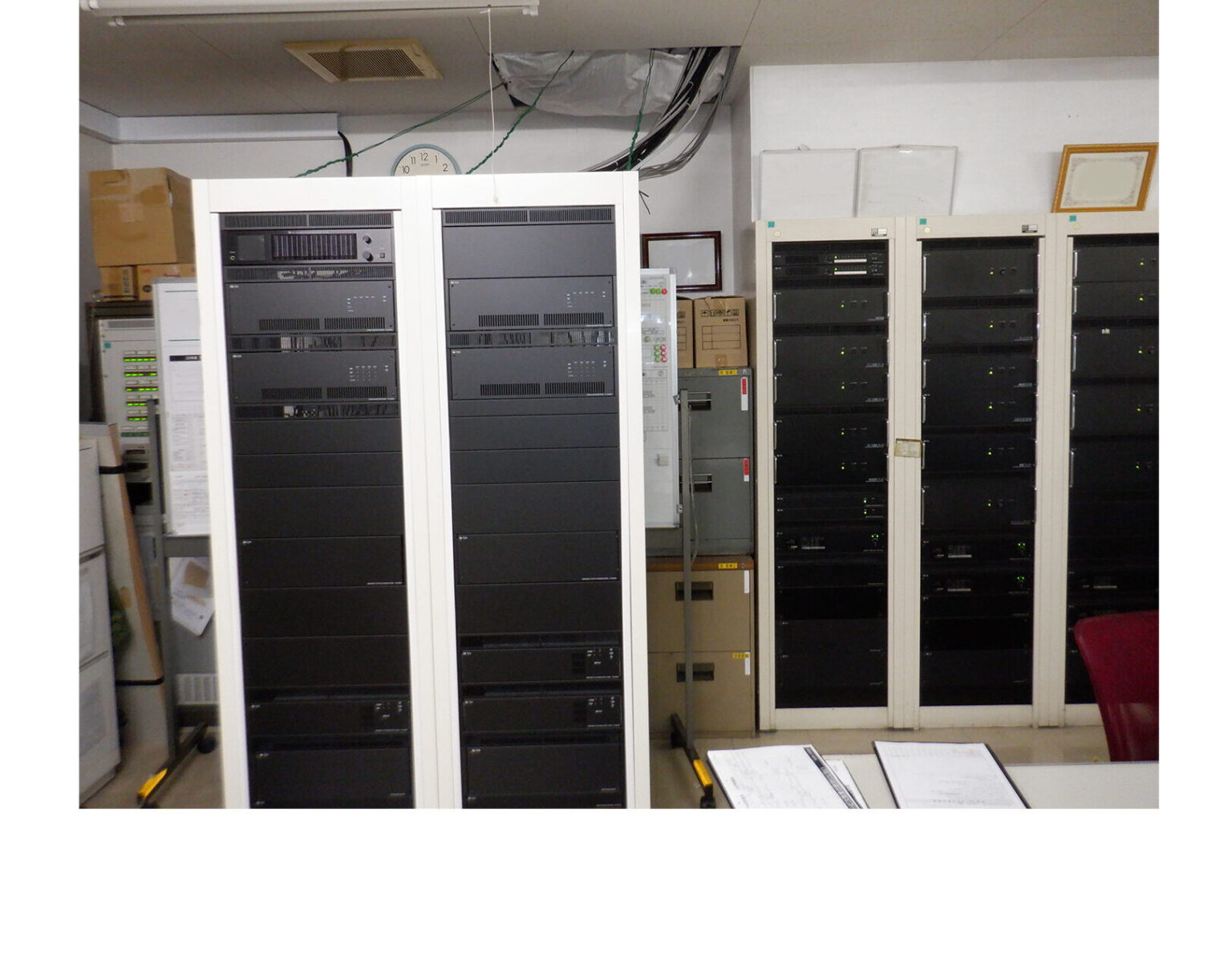 非常放送設備のアンプ架(4架)を更新させて頂きました - 有限会社 中野興業